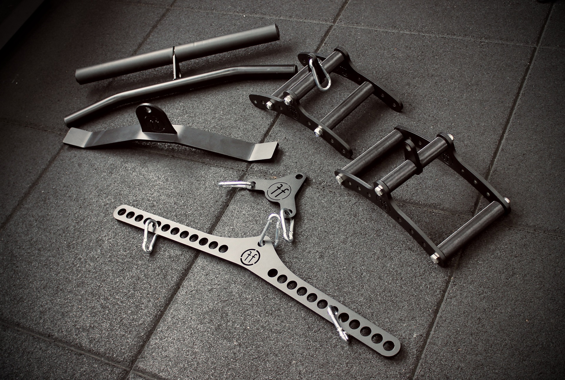 What is the best attachment for a lat pulldown?